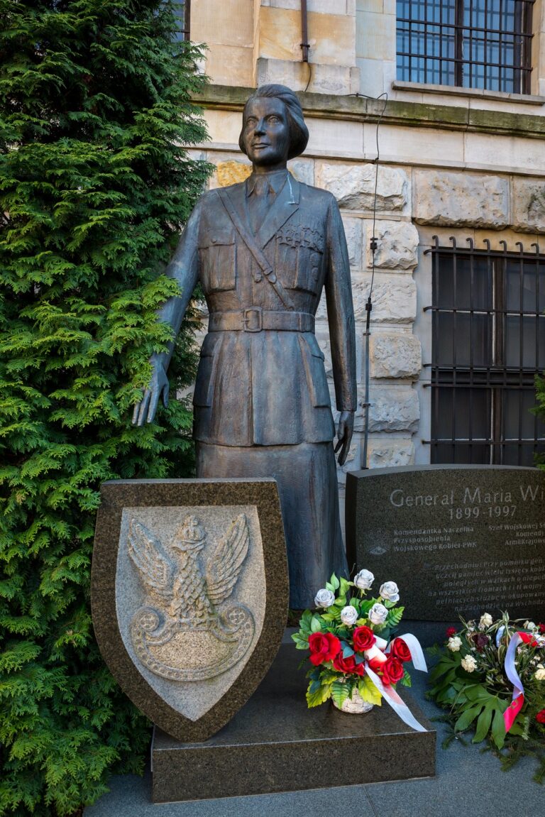 Maria Wittek (1899-1997) – pierwsza polska generał | Fundacja Dla ...